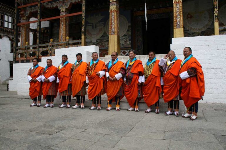 Embracing Tradition: A Guide to the Traditional Dress of Bhutan ...