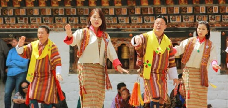 Embracing Tradition: A Guide to the Traditional Dress of Bhutan ...