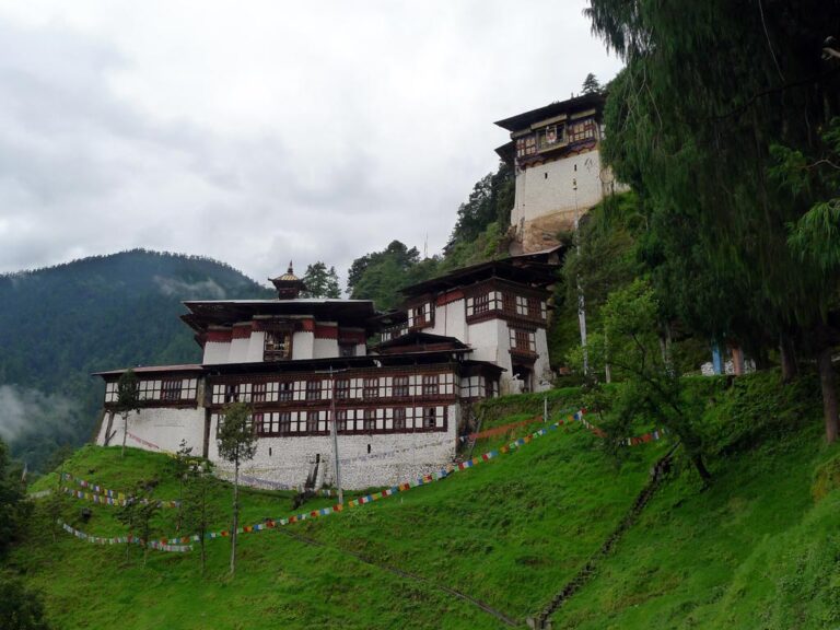 Explore Talo Monastery-A Hidden Jewel in Punakha - Bhutan Luxury Tour